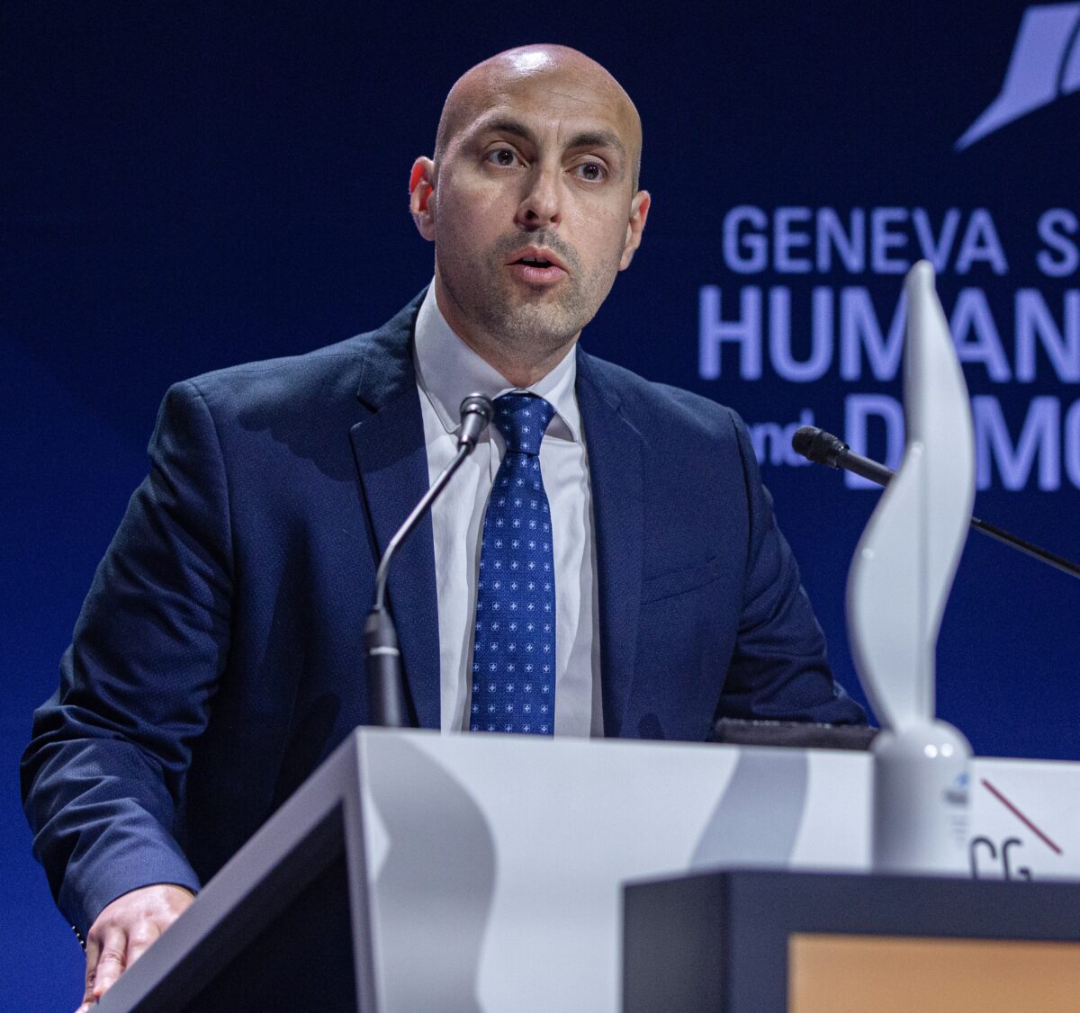Presentation of the 2023 Courage Award - The Geneva Summit for Human ...
